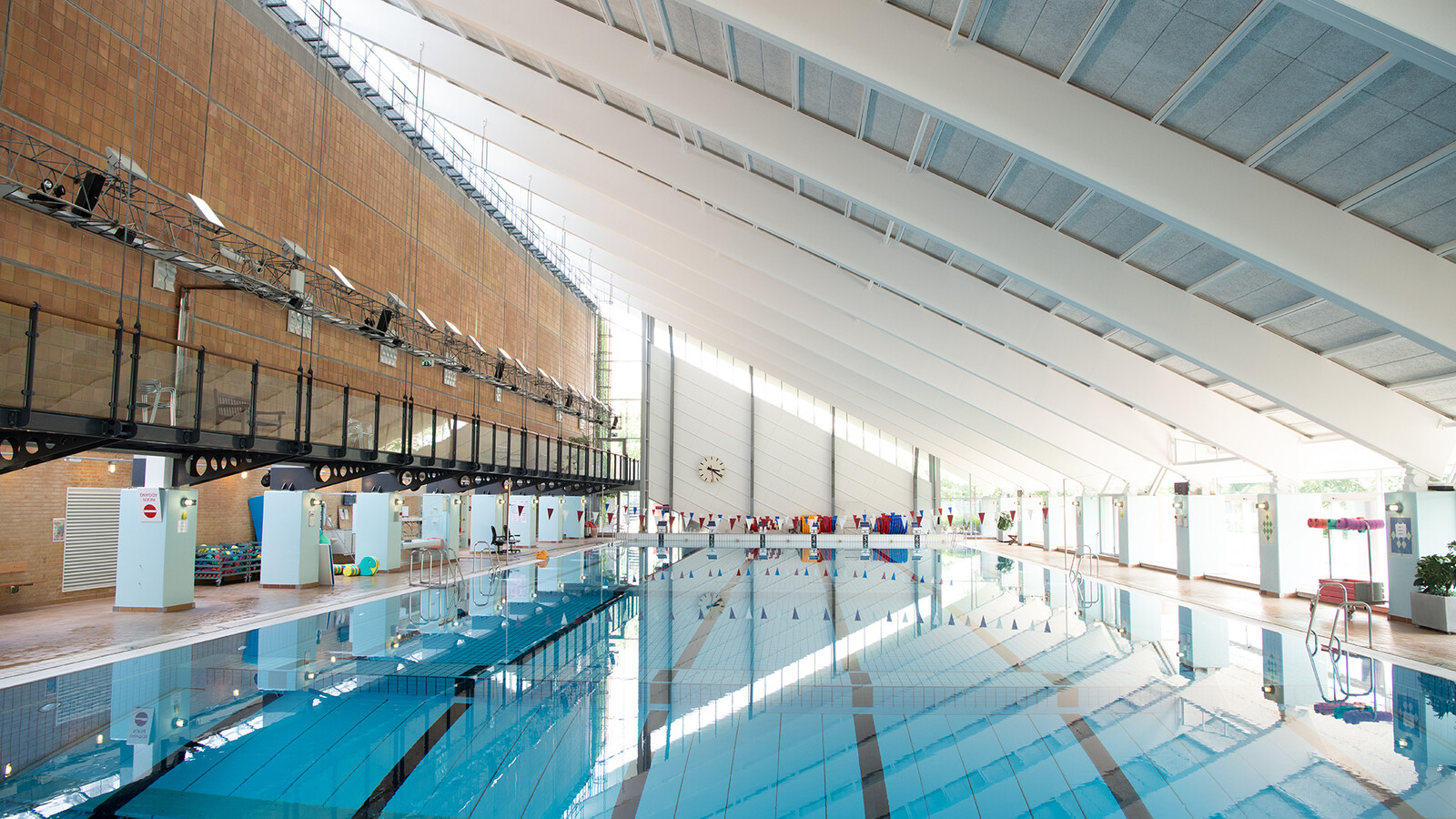 Forstærkning af tagbærende betondragere - Farum svømmehal - Farum ...